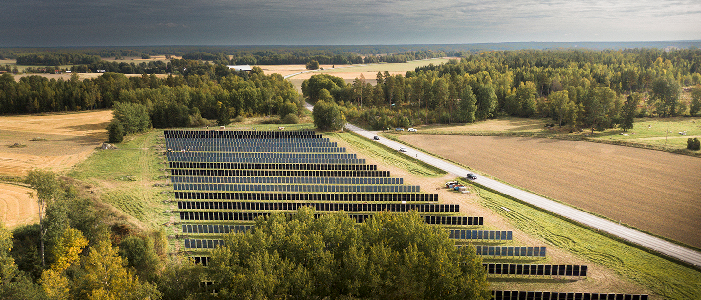 På Solvallen kombineras elproduktion och jordbruk